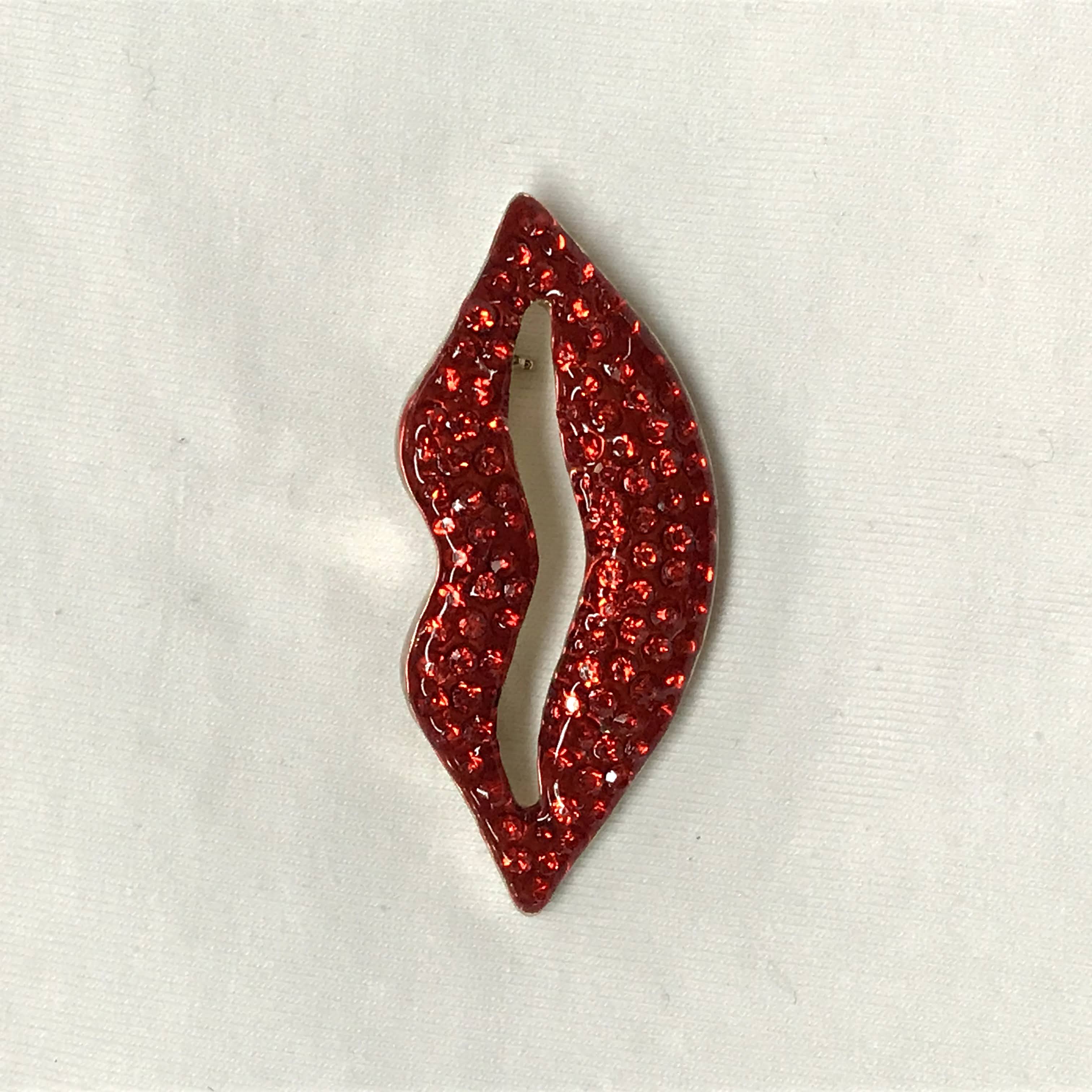 lips brooch
